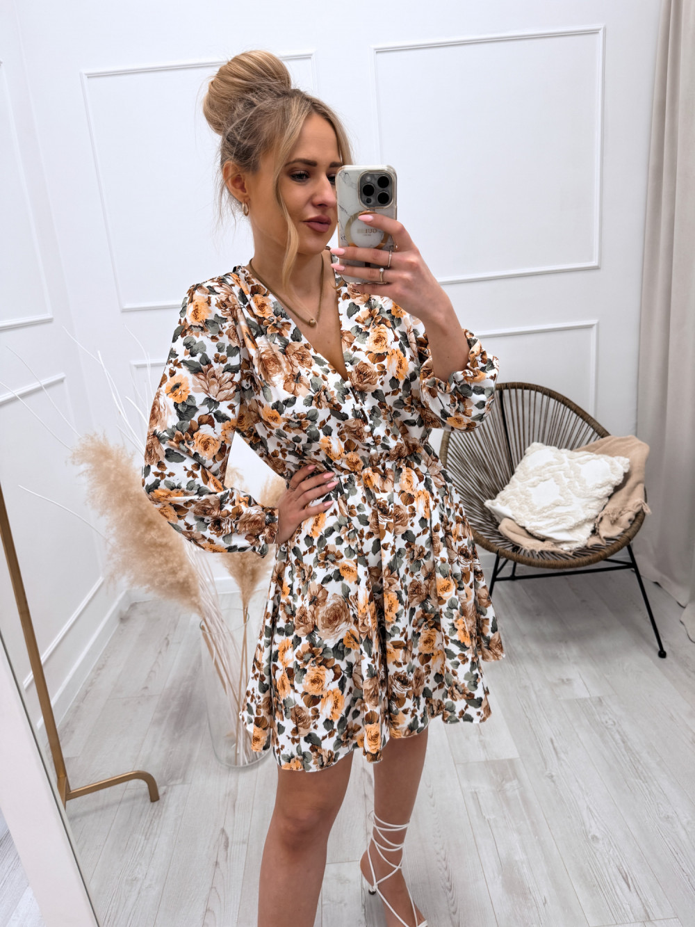 EMMA- SUKIENKA ROZKLOSZOWANA W ZÓŁTE KWIATY - KaVi Look Boutique EMMA- SUKIENKA ROZKLOSZOWANA W ZÓŁTE KWIATY - KaVi Look Boutique